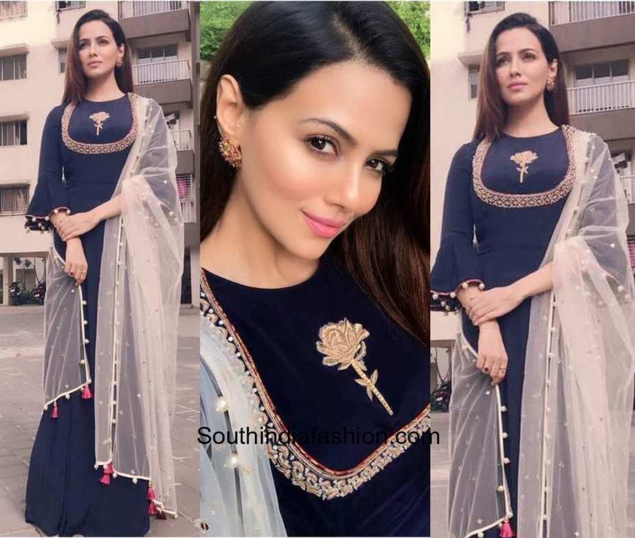 Sana Khan in Monika Nidhii – South India Fashion