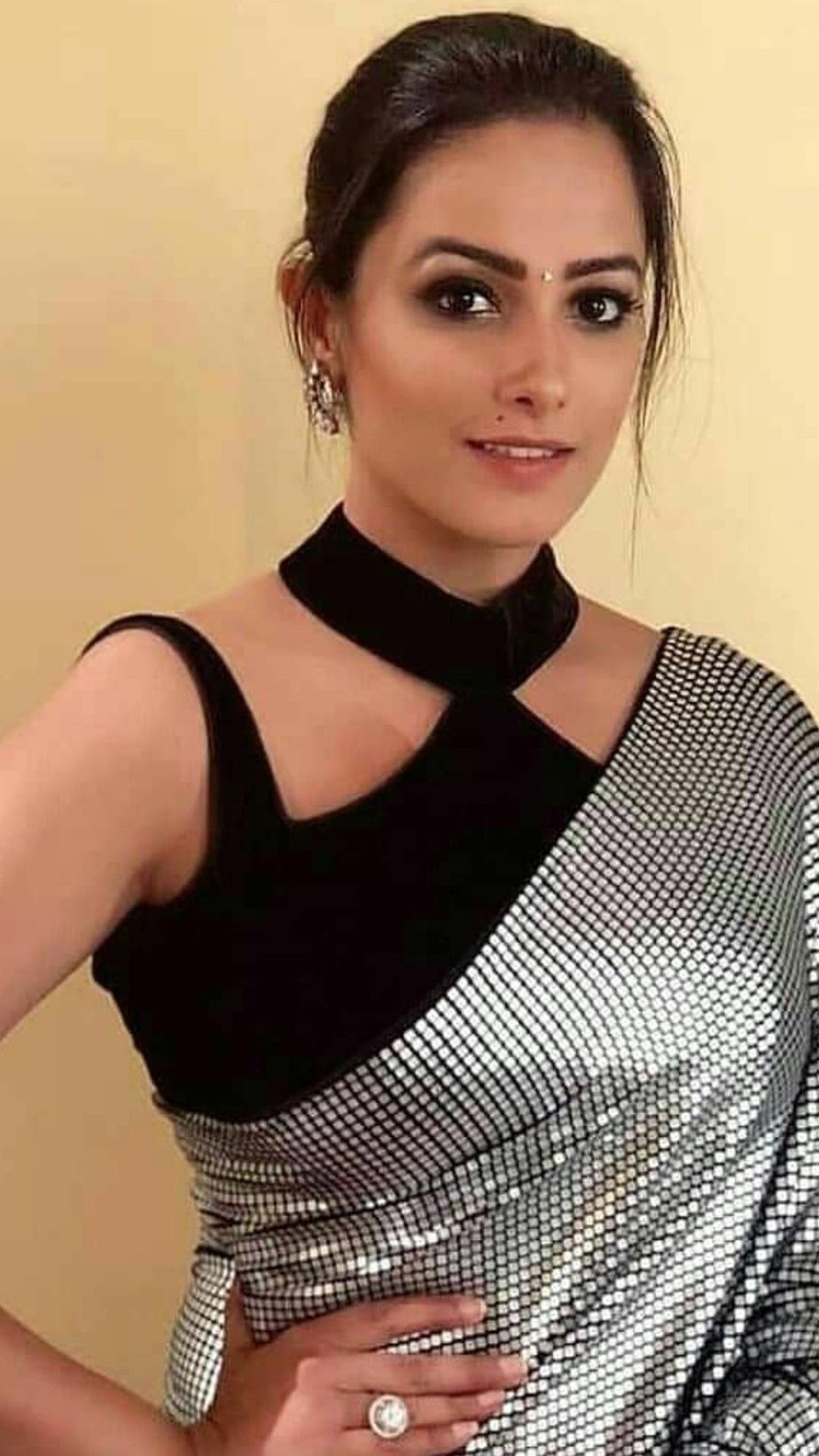 Blouse Necklines - How to choose the right neckline for your body type!