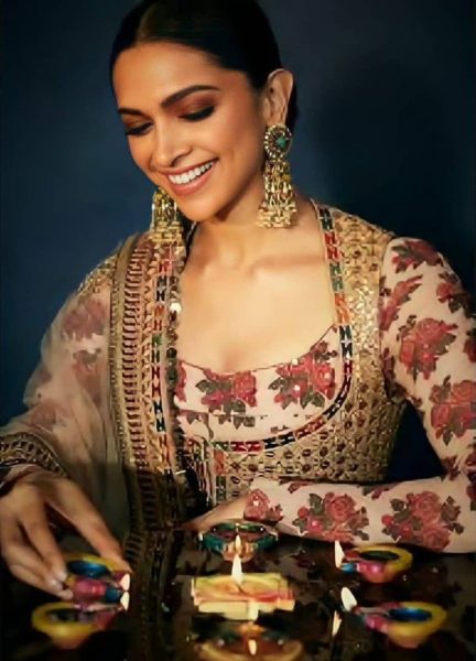 Deepika Padukone giving us style inspo this Diwali dressed in a ...