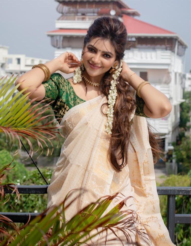 Actress Athulya Ravi looked radiant for Pongal in a traditional saree!