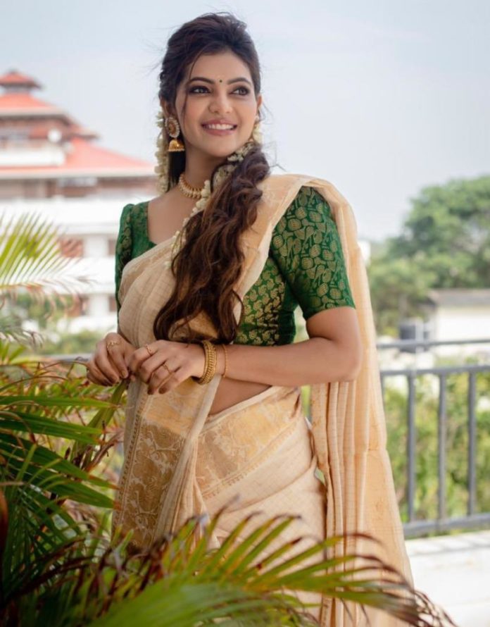 Actress Athulya Ravi looked radiant for Pongal in a traditional saree!
