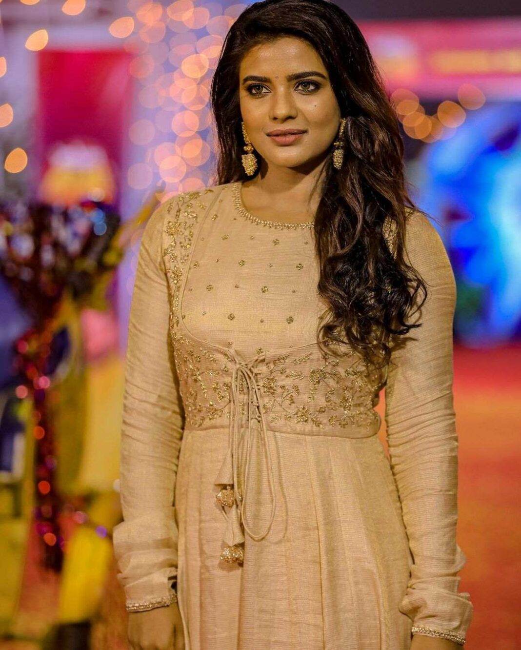 Aishwarya Rajesh stuns in a gold anarkali for a Tamil Chat show!