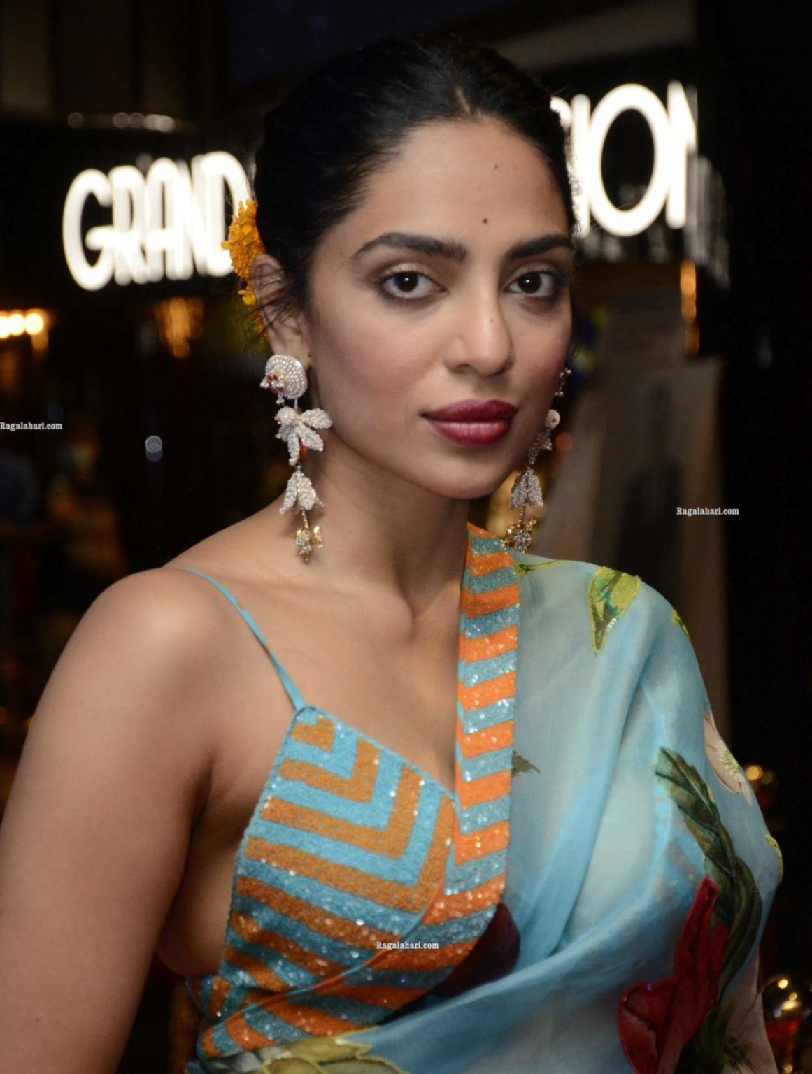 Sobhita Dhulipala in a blue floral saree for "Major" teaser release event!