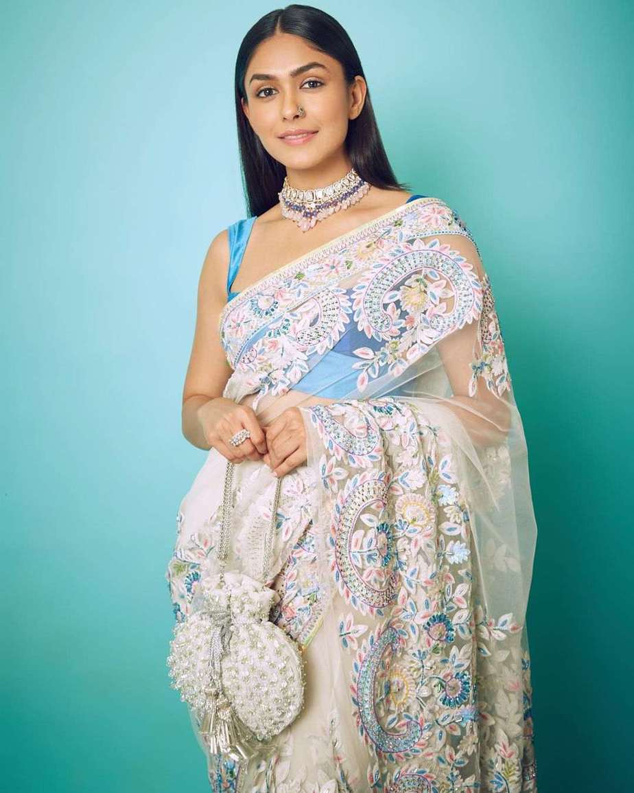 Mrunal Thakur dresses up in a white saree for Lokmat Most stylish ...