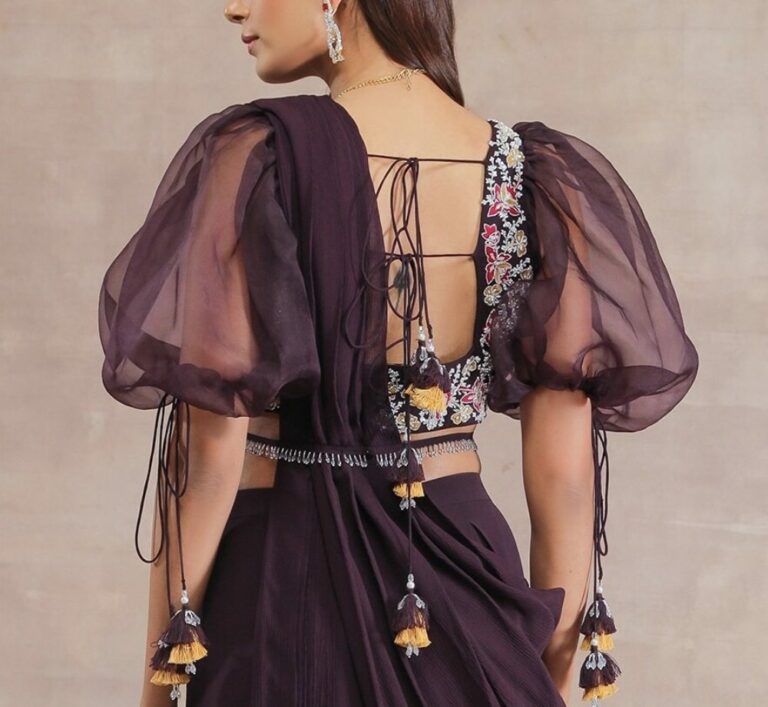 Stylish And Trendy Latest Balloon Sleeves Blouse Designs!