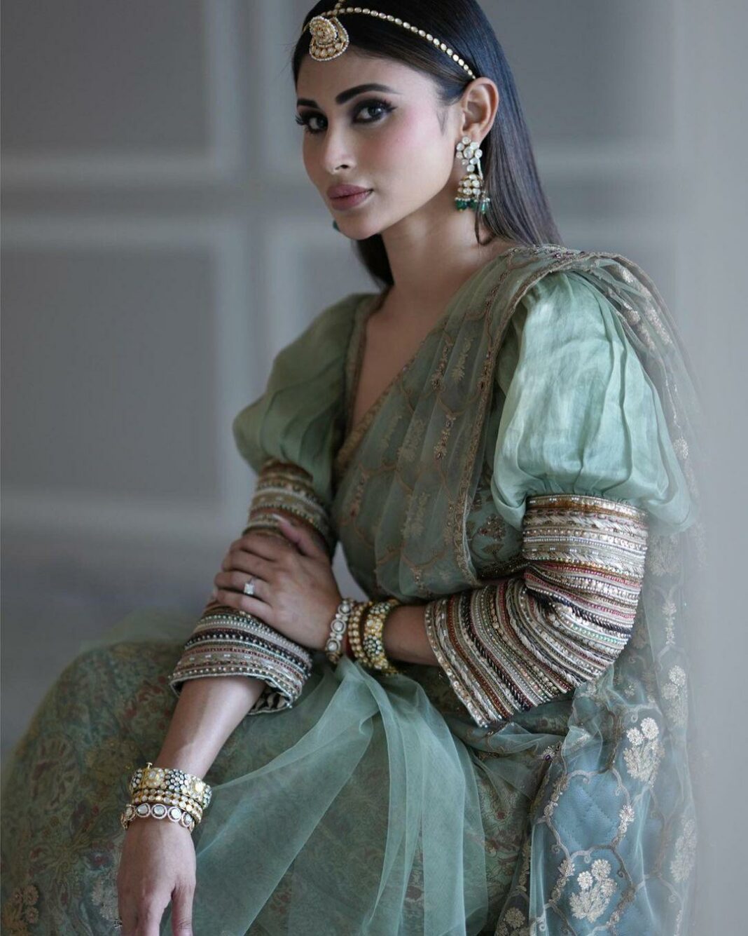 Mouni Roy in a pastel green saree proves why she is an absolute ethnic ...