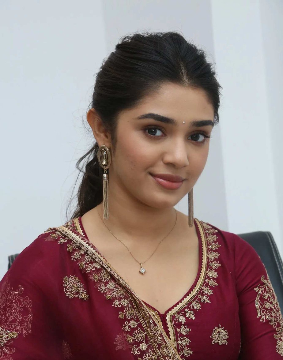 Krithi Shetty wraps up movie promotions in a red chanderi anarkali suit!