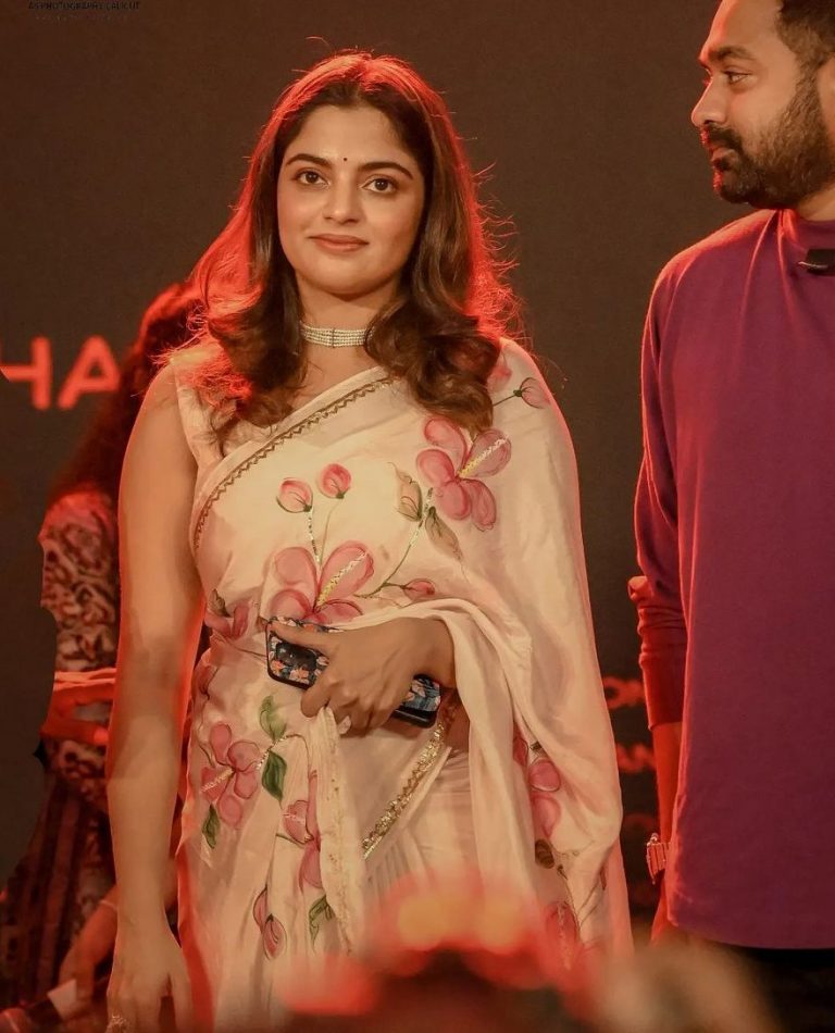 Nikhila Vimal looks dainty in a blush hand painted saree for "Kothu ...