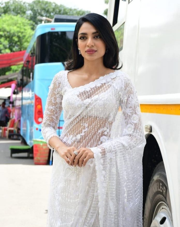 Sobhita Dhulipala chooses an ivory organza saree to promote her movie!