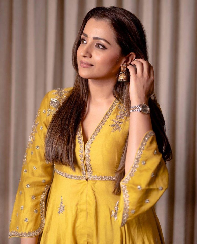 Trisha Krishnan sports a flared yellow anarkali for "Ponniyin Selvan-1" promotions!