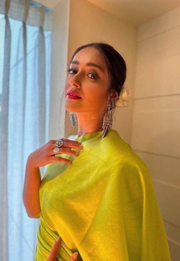 Ileana D'Cruz looks strikingly beautiful in a colour block saree at ...