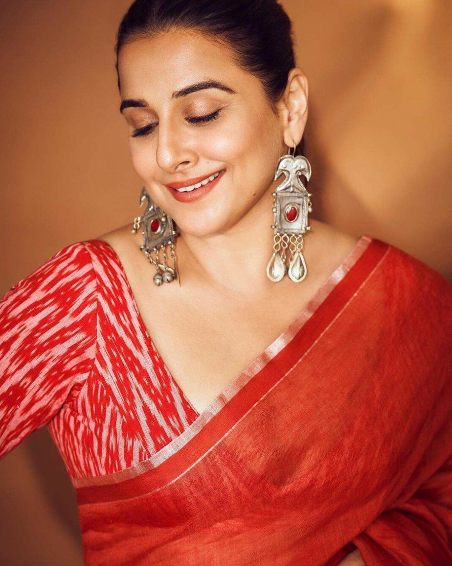 Vidya Balan in a red saree with matching blouse!