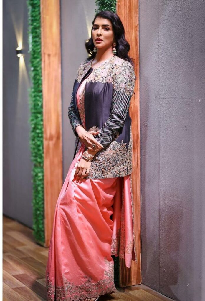 Lakshmi Manchu pairs up her pink organza saree with blue sequinned jacket!