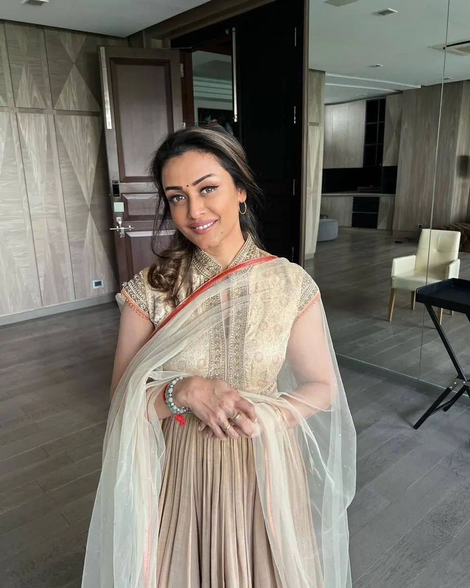 Namrata Shirodkar's simple and elegant look in an anarkali suit!
