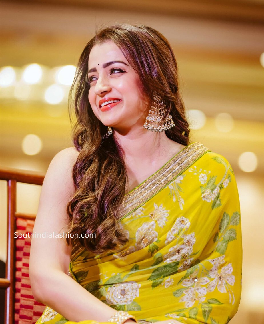 Stunning in Green: Trisha Krishnan in Floral Saree at PS 2 Promotions!