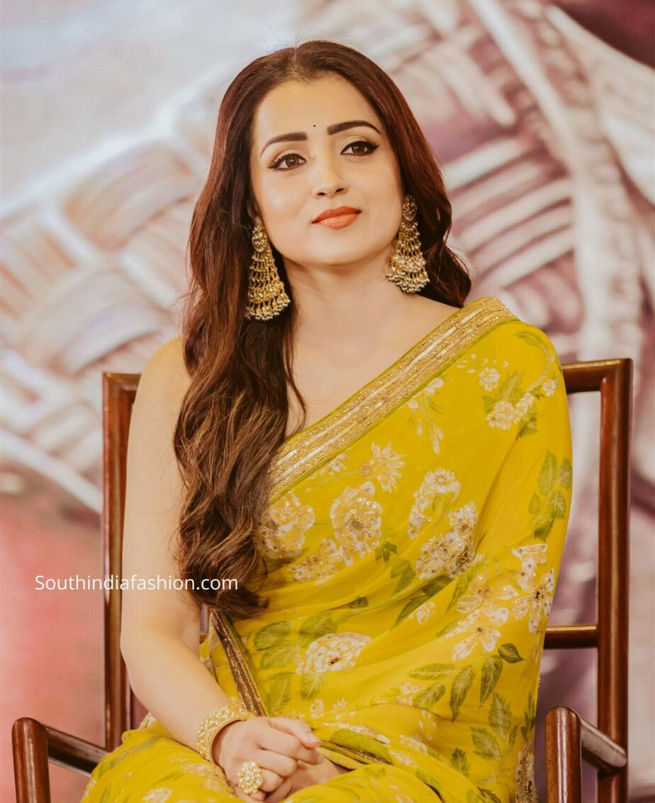 Stunning in Green: Trisha Krishnan in Floral Saree at PS 2 Promotions!